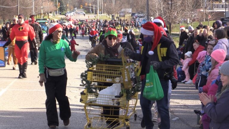 Hyde Park Santa Claus Parade – Hyde Park, London Ontario
